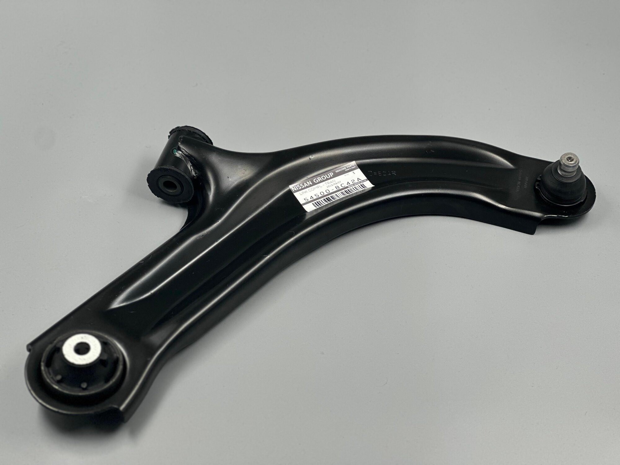 54500BC42A Оригинальный рычаг правый нижний Nissan Note