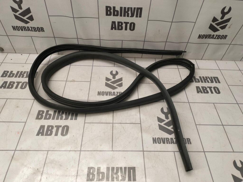 Уплотнитель двери Renault Logan 2 14-18