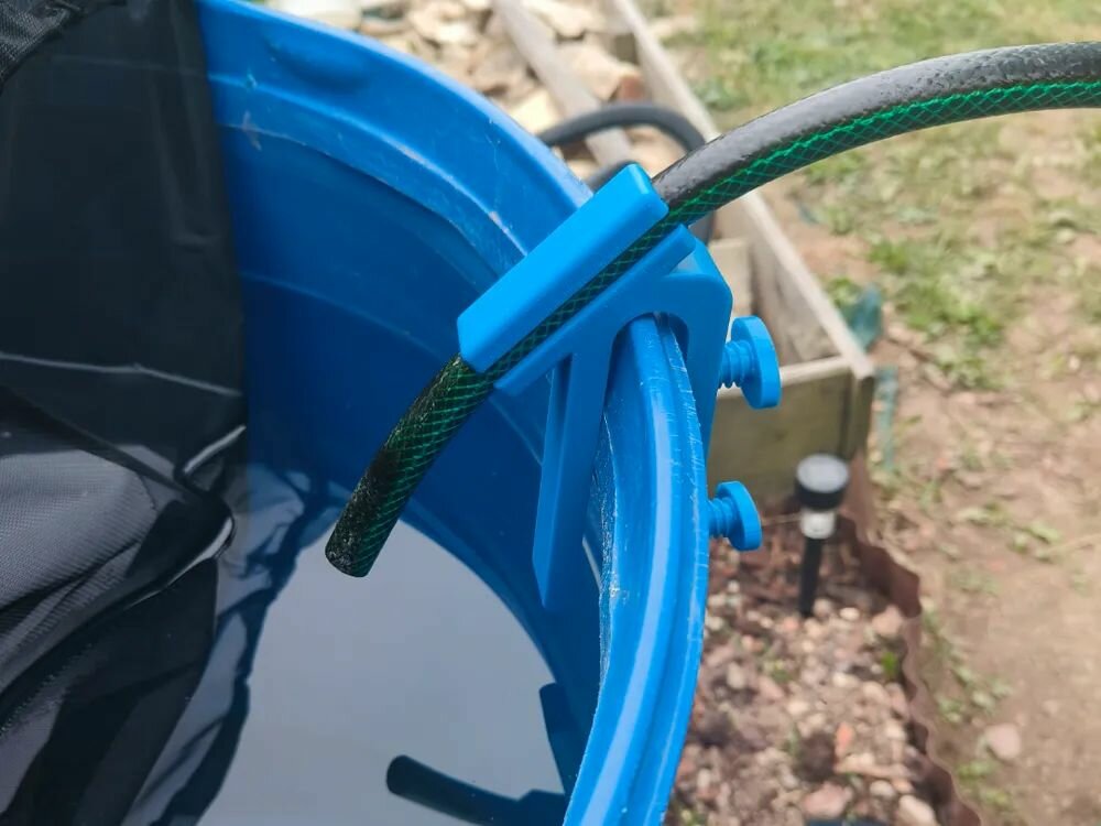 Держатель шланга для бочки