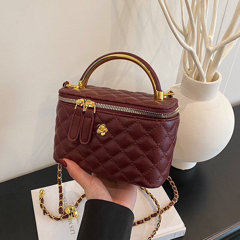 2026 Кросс-боди сумка для женщин 2025 Новая маленькая сумка в стиле Chanel с цепочкой и стеганой коробкой, одноплечевая сумка, высококачественная кросс-боди сумка