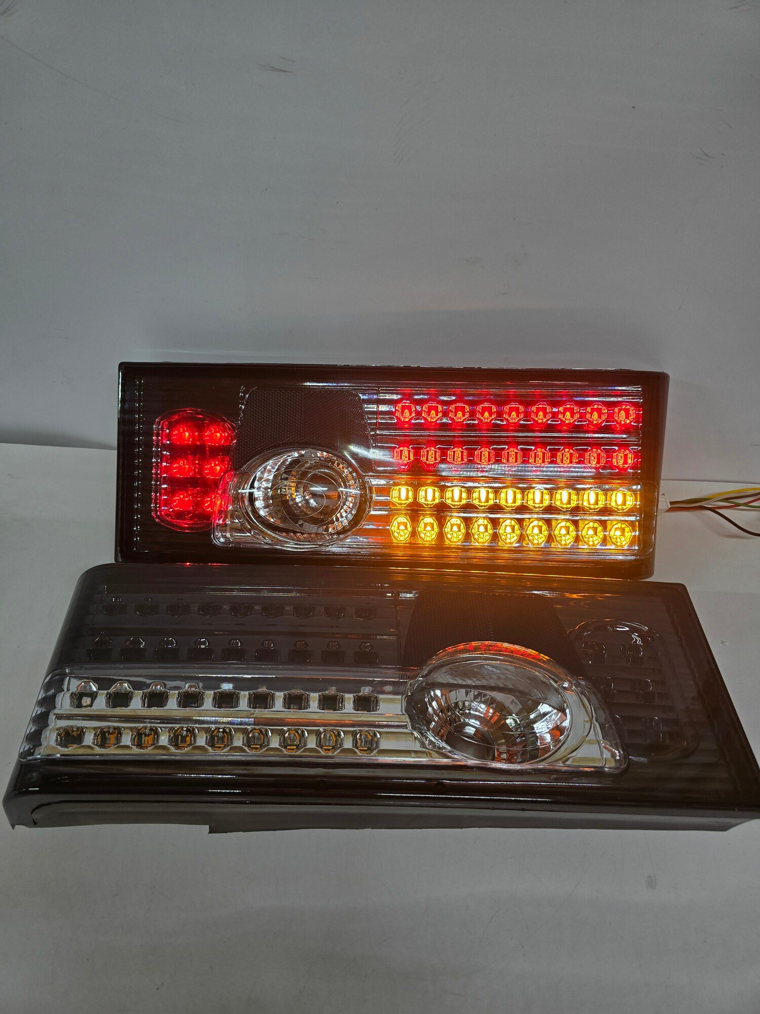 Диодные задние фонари для ВАЗ-2114 / 2108 / 2109 / 21099, серо-белые с плавающим поворотником левый и правый(комплект)