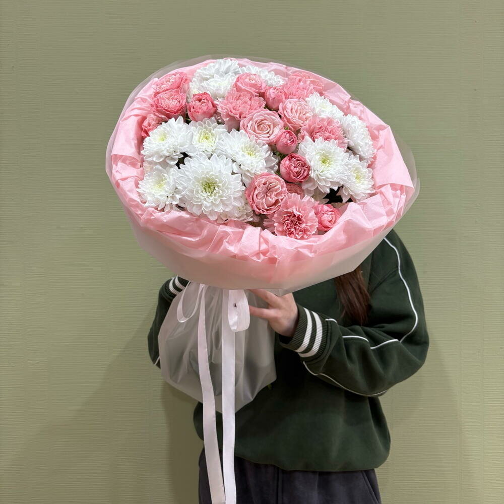 Букет Story-Flowers, кустовая пионовидная роза, хризантема, гвоздика, 11 шт, 50см