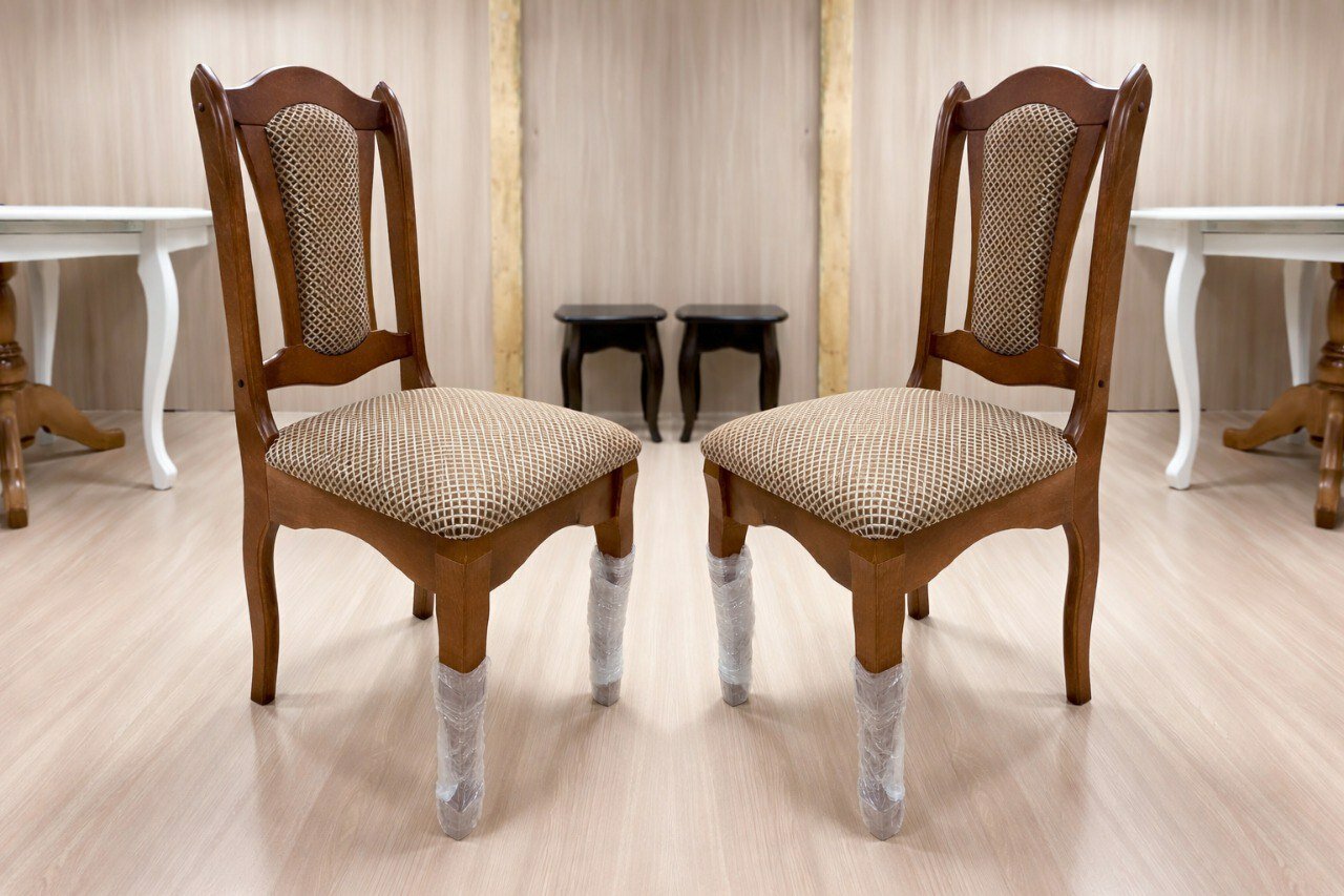 2 Стула массив берёзы, мягкая спинка, высота 96см, высота сиденья 45см. крепление металл. цвет темный орех.