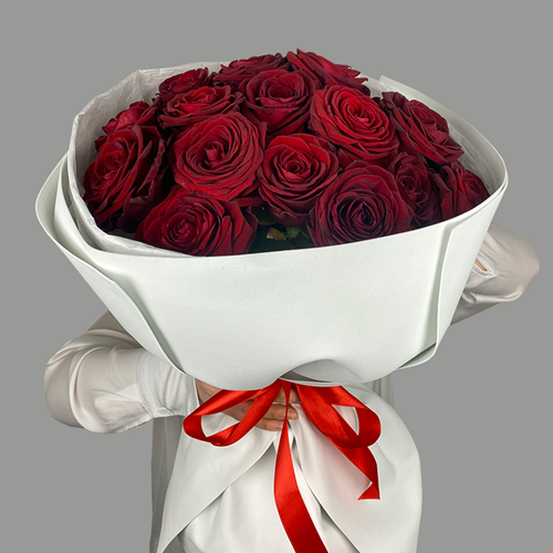 Букет красных роз 15 шт
