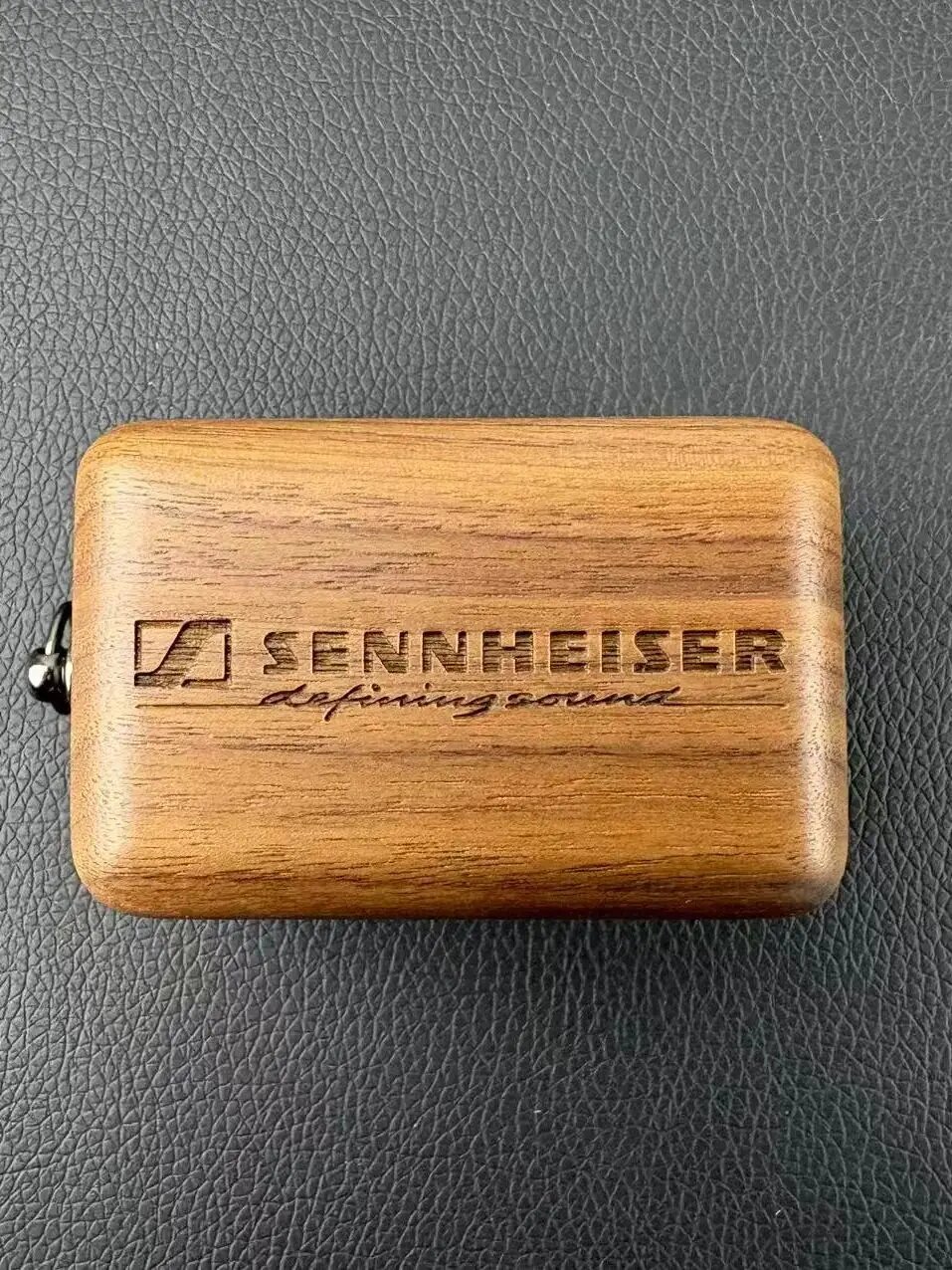 Деревянный чехол для Sennheiser MOMENTUM True Wireless 3/4