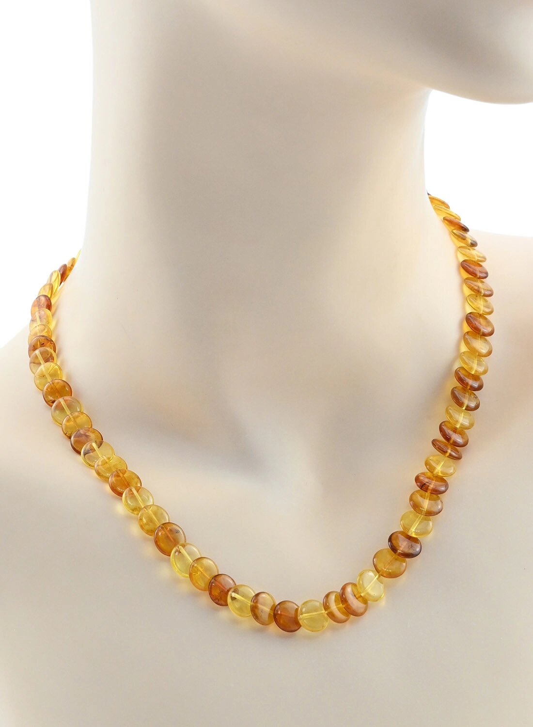 Бусы, янтарь