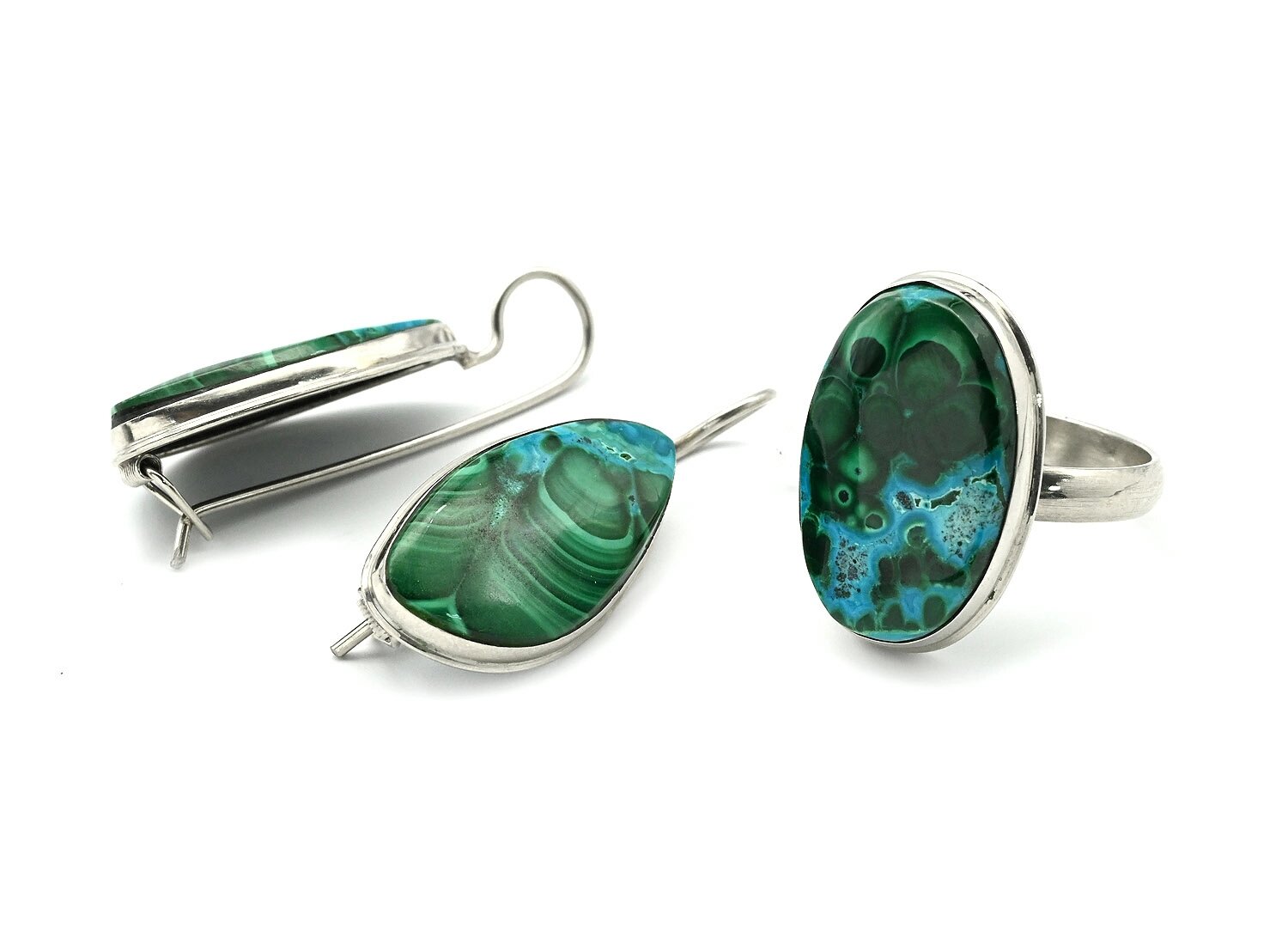 Комплект бижутерии: кольцо, серьги, хризоколла