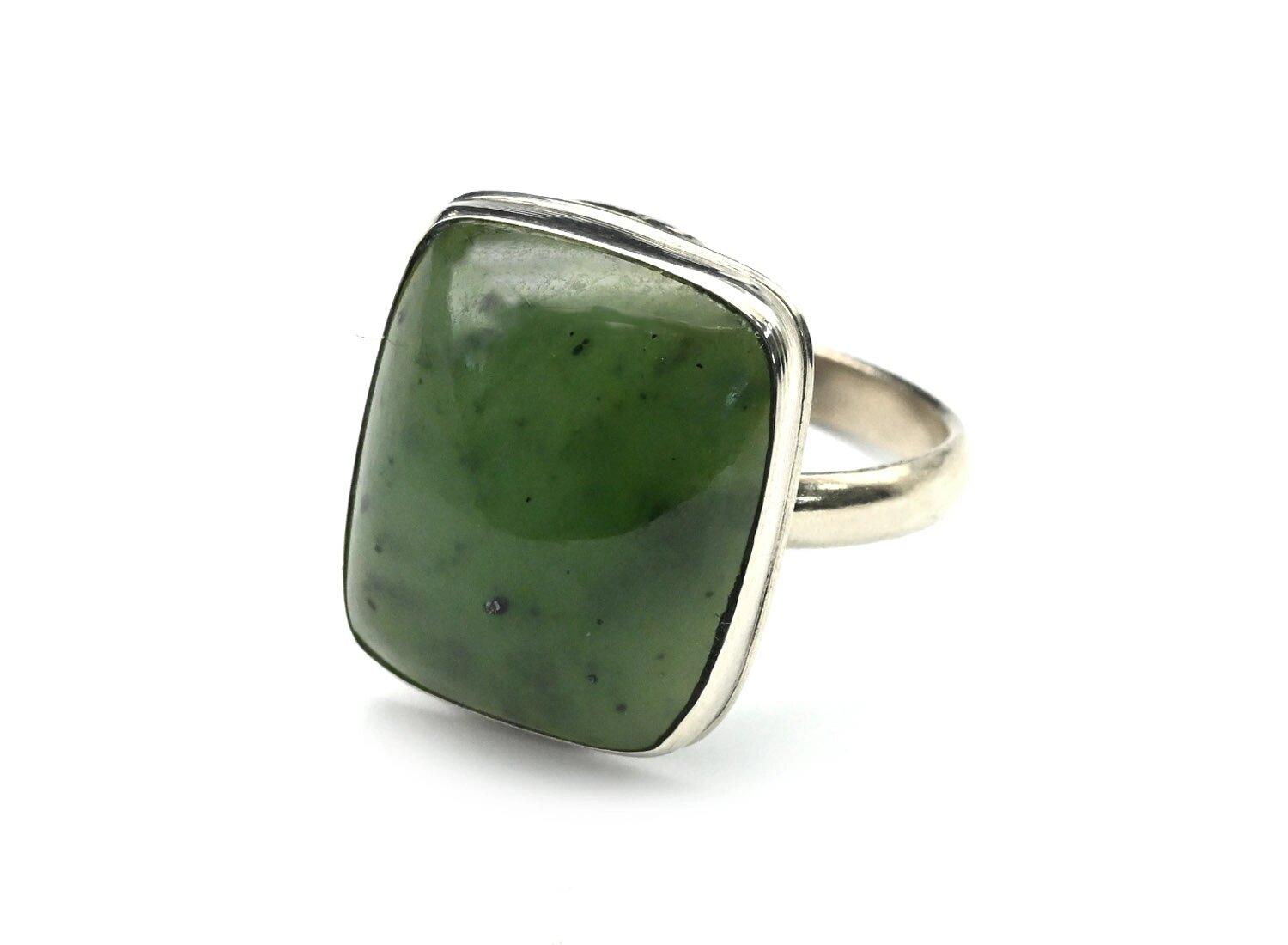 Кольцо, нефрит