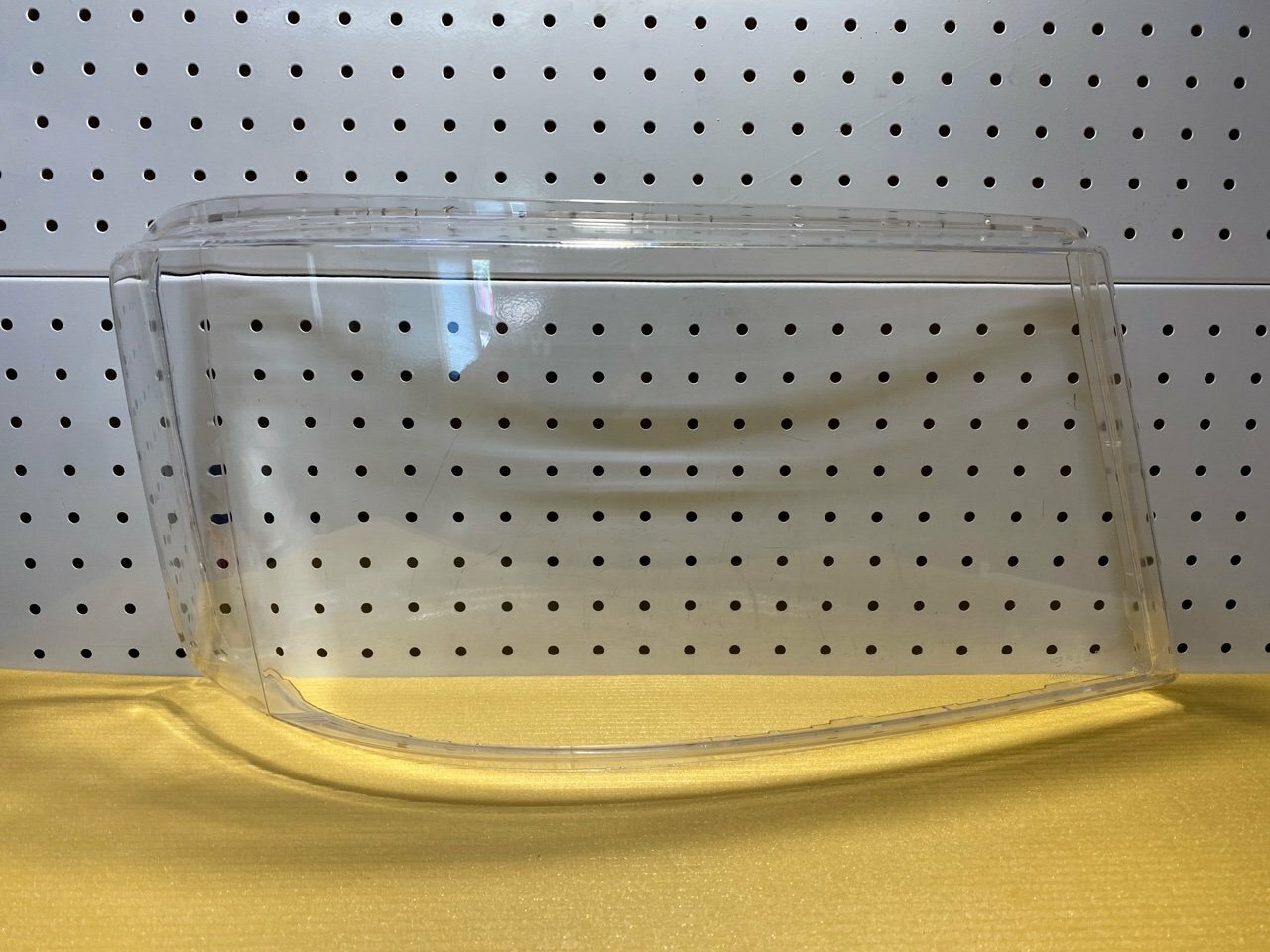 Стекло фары правое Скания 6 серия (Scania 6 series)