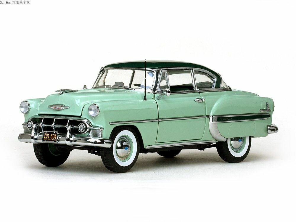 Модель автомобиля SunStar в масштабе 1:18: Chevrolet Corvette Bel Air Hardtop Coupe 1953 года