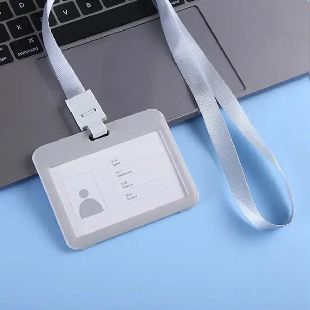 Бейдж горизонтальный на ленте 8,5 х 5,4 см для пропусков серый