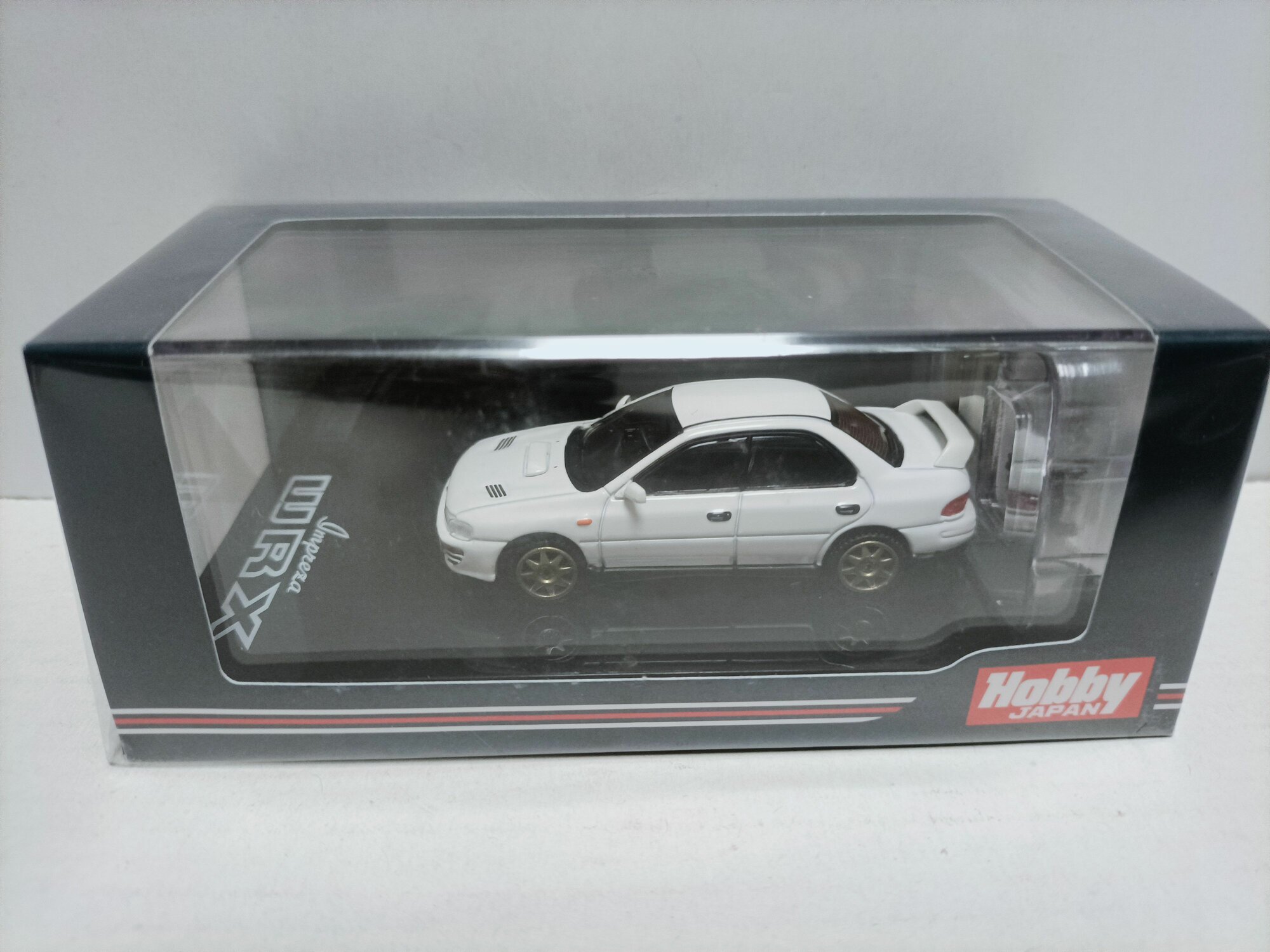 Hobby Japan Модель спортивного автомобиля Subaru Impreza WRX STi GC8 в масштабе 1:64, белого цвета с двигателем