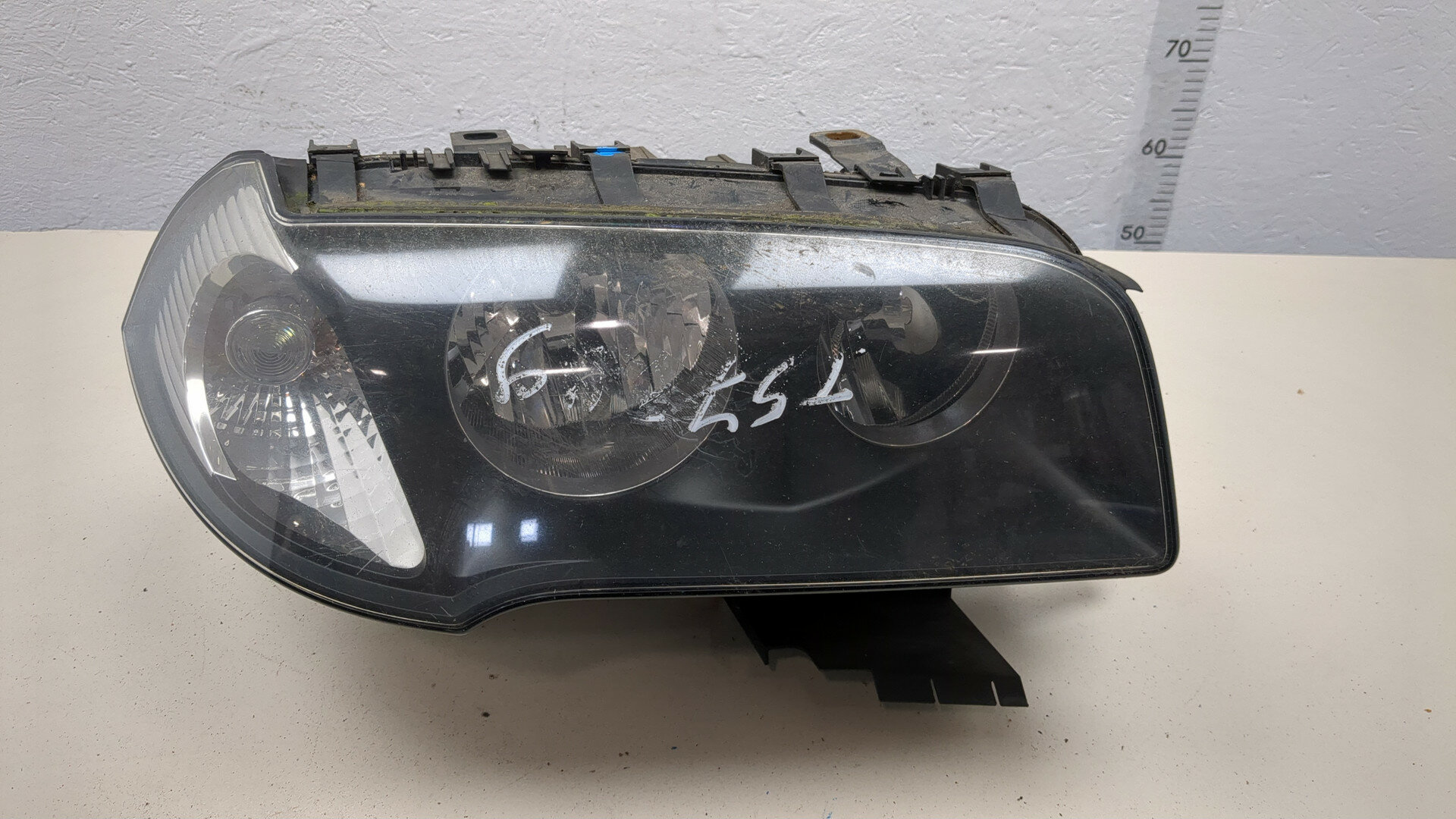 Фара (передняя) правая BMW X3 E83 Б/У