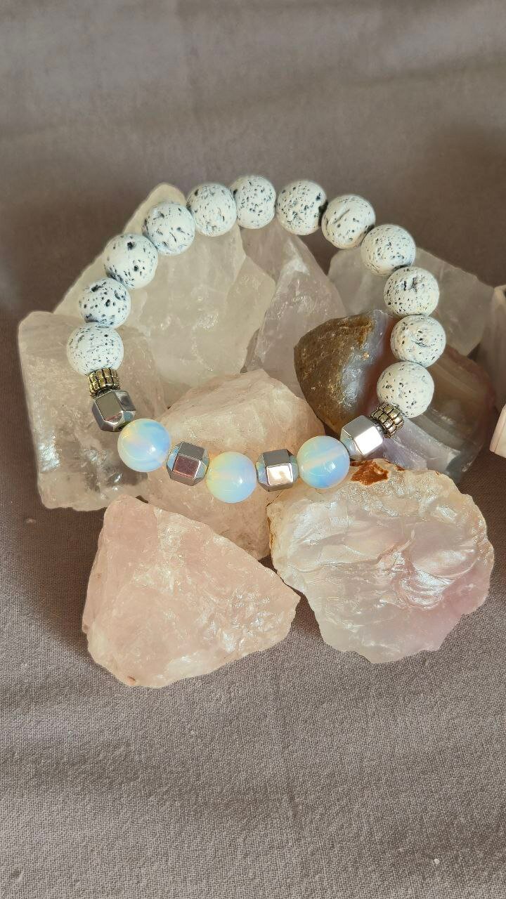 Эластичный браслет, вулканическая лава, гематит, лунный камень