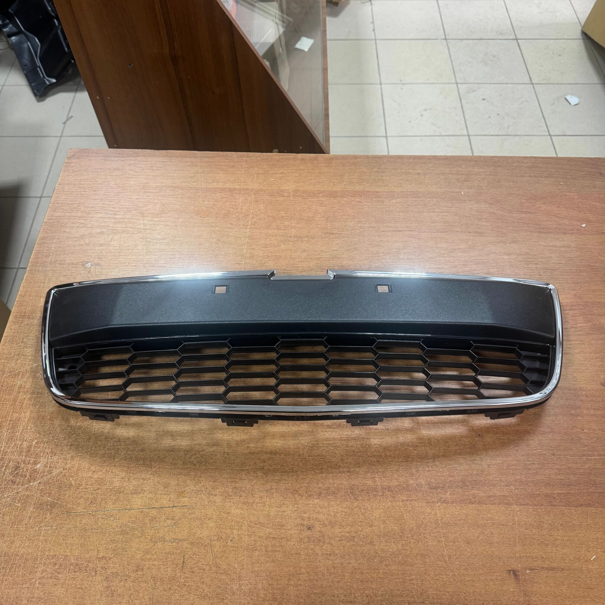 Решетка радиатора нижняя Chevrolet Aveo T300 11-15г