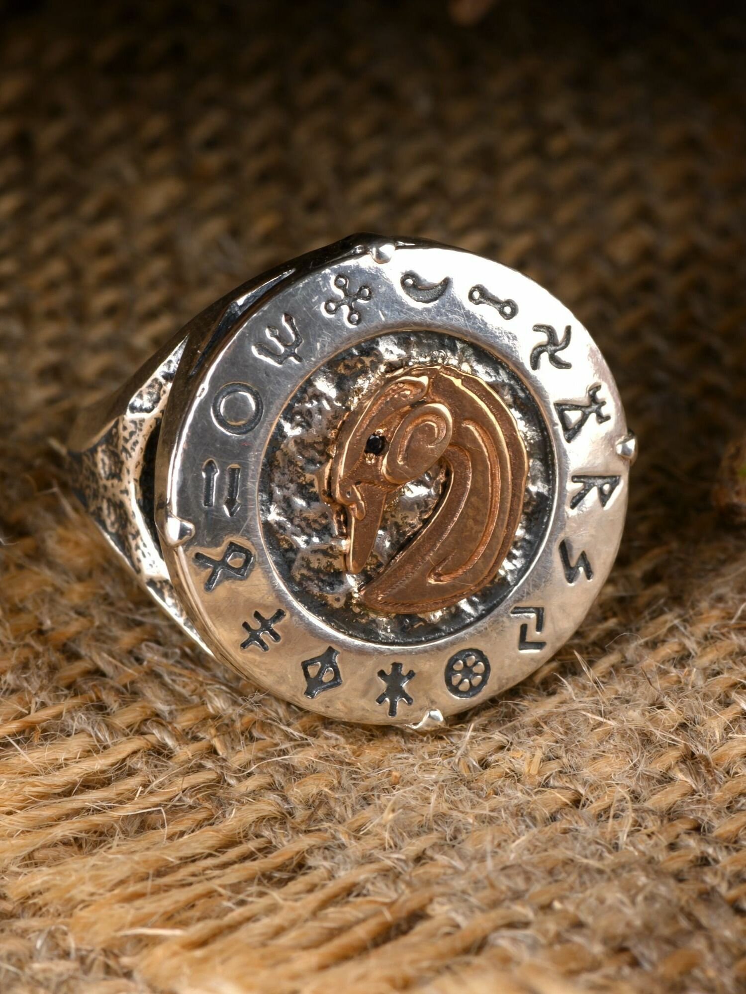 Перстень, серебро, 925 проба, чернение, сапфир, бронзит