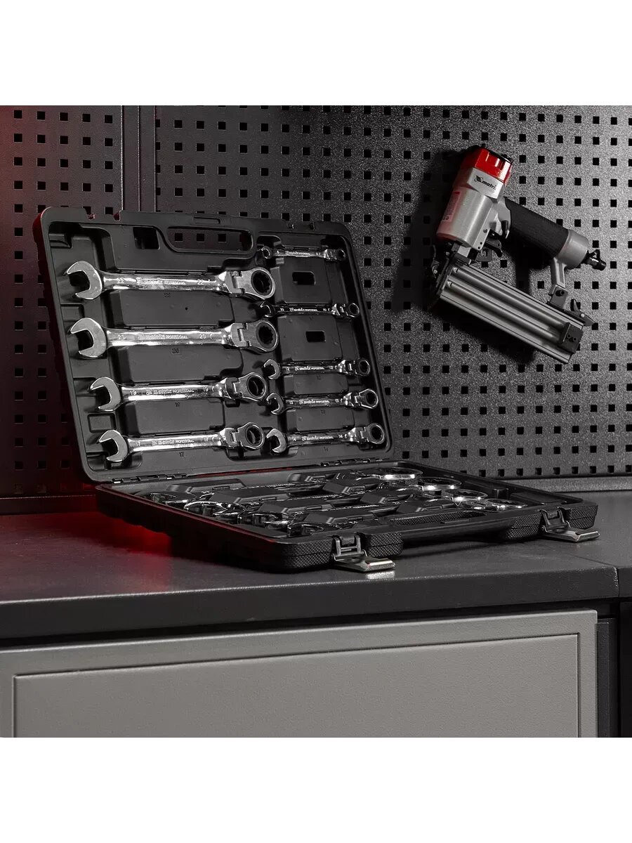 Набор ключей с трещоткой шарнирные 8-32 мм 13 шт.