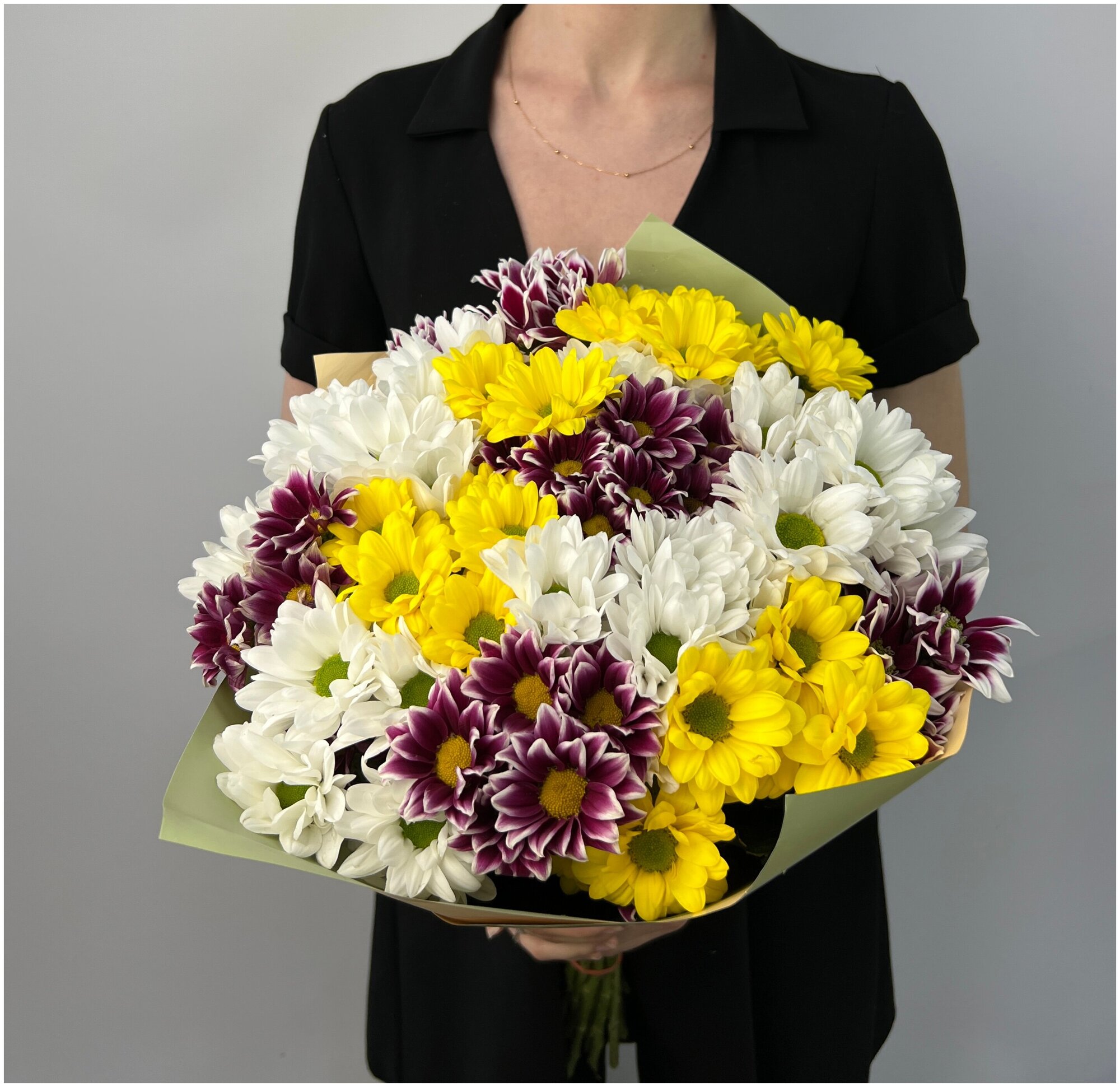 Букет из хризантемы кустовой микс бело-желтый-фиолетовый премиум букет