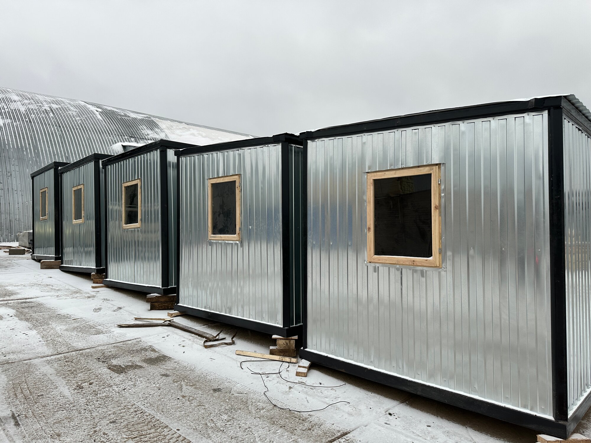 Блок-контейнер "Бытовка", металлическая, плоская крыша 5,85х2,4х2,4