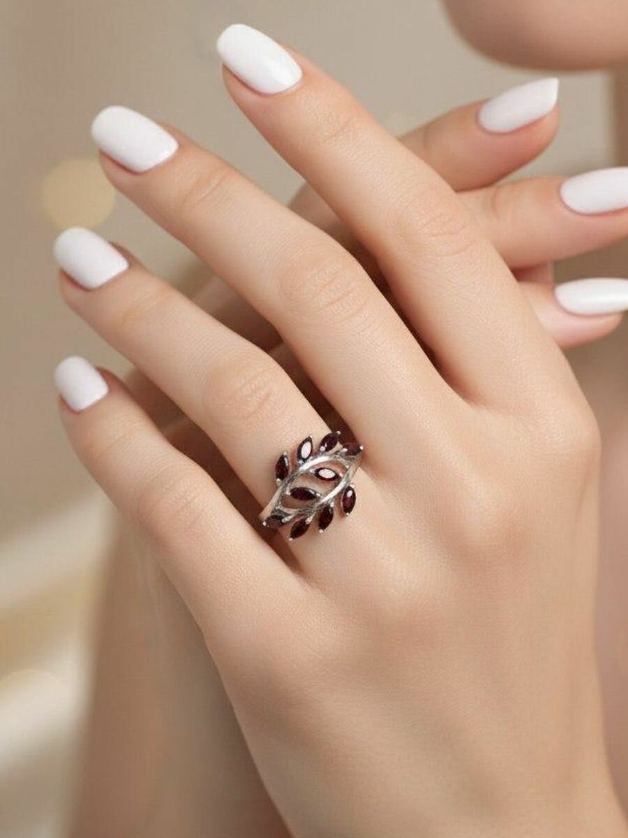 Кольцо тонкое, серебро, 925 проба, родирование, гранат