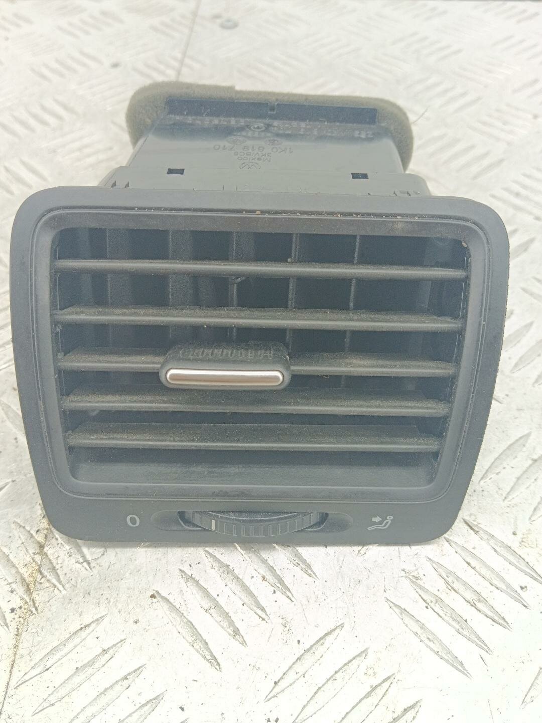 Дефлектор обдува салона правый Volkswagen Golf 6 2008 1K0819710