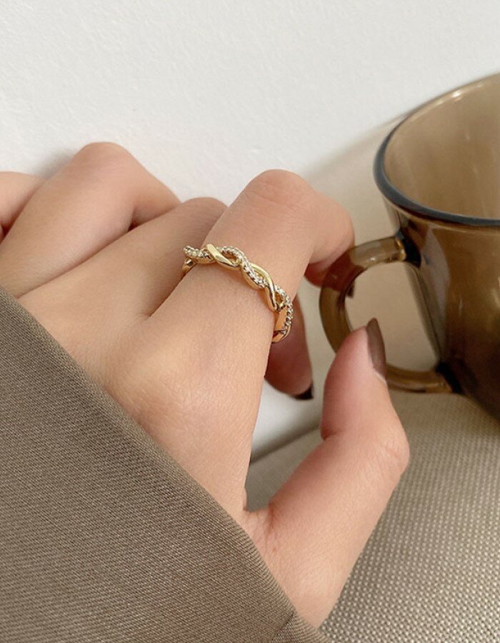 Кольцо переплетенное, циркон