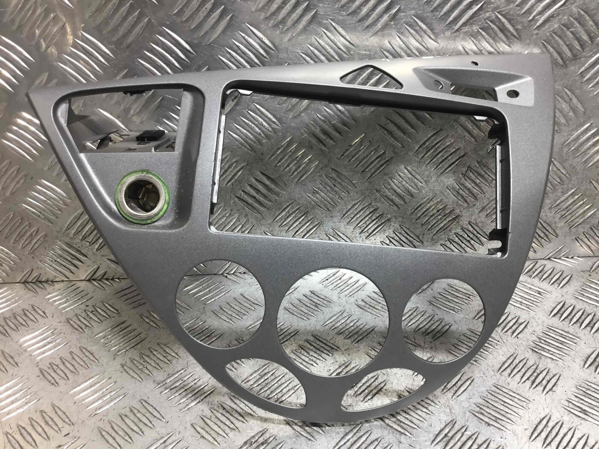 Б/У Рамка под магнитолу Ford Focus 1 поколение (1998-2001) 1999 г.