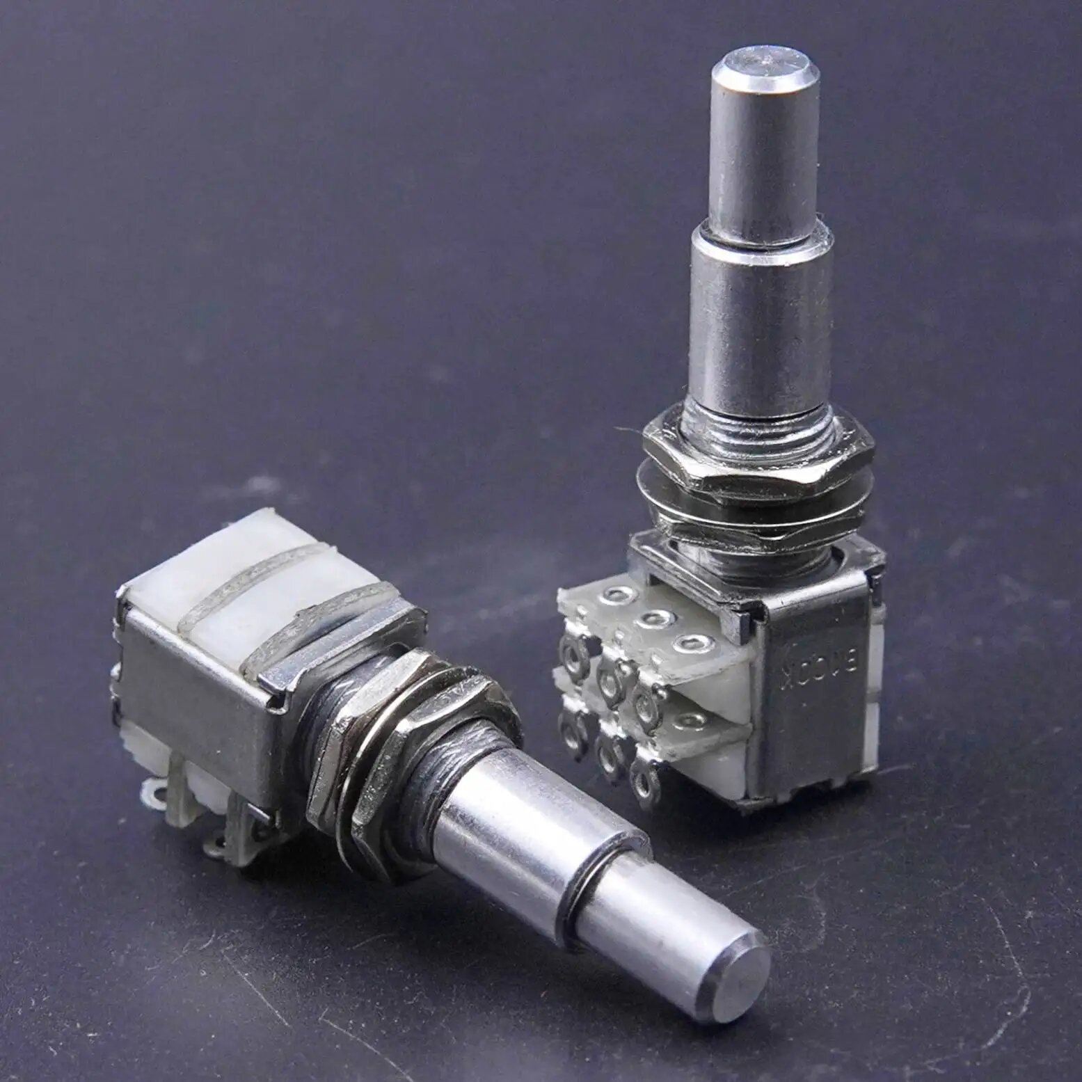 Alpha B5K/B10K/B50K/B100K/B250K/B500K Штабелированный двойной потенциометр A100K