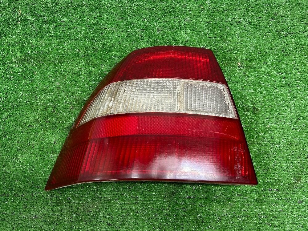 Фонарь задний левый Opel Vectra B хэтчбек X18XE 90568047