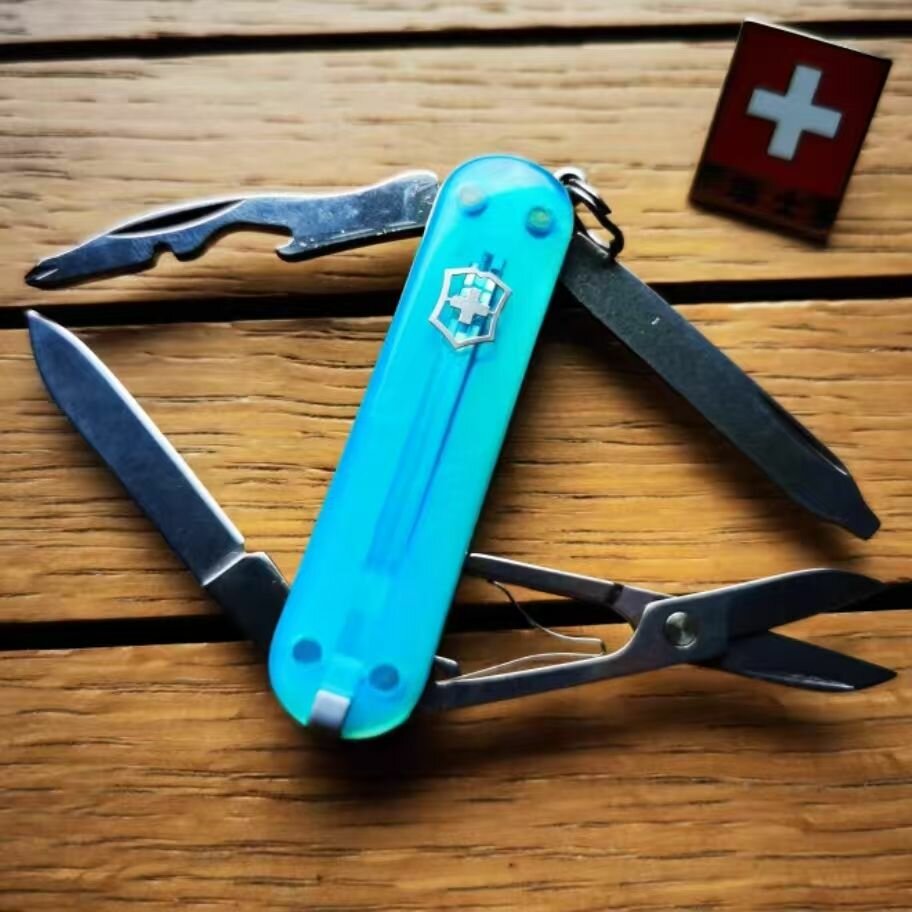 VICTORINOX Швейцарский нож RAMBLER 0.6363 с ножницами и магнитной крестовой отверткой 58mm 10 функций Красный