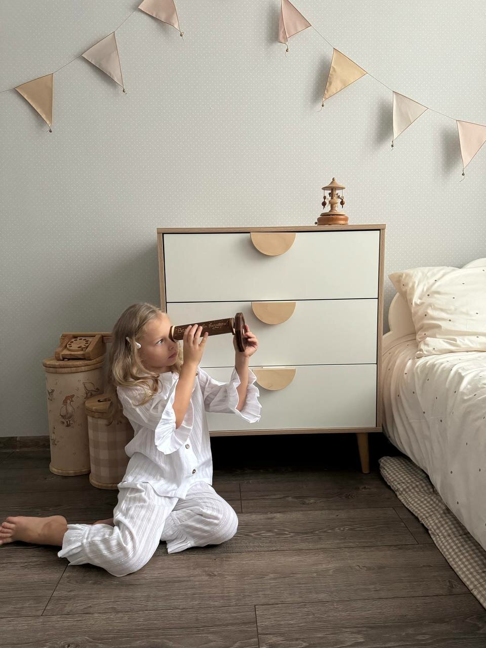 Комод Модерн Сонома/белый детский с 3 ящиками на ножках, деревянные ручки