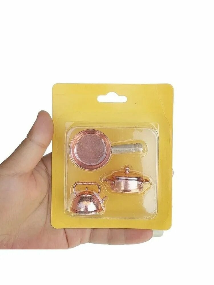 Кукольный домик, кастрюля, чайник, набор посуды из трех предметов