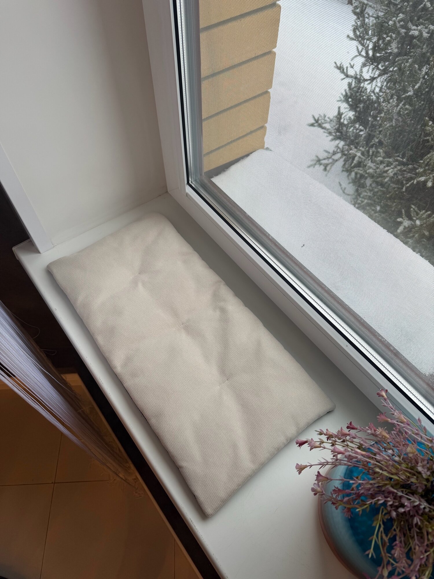 Лежанка 29*60 для кошек и собак на подоконник, на пол. Антискользящая.