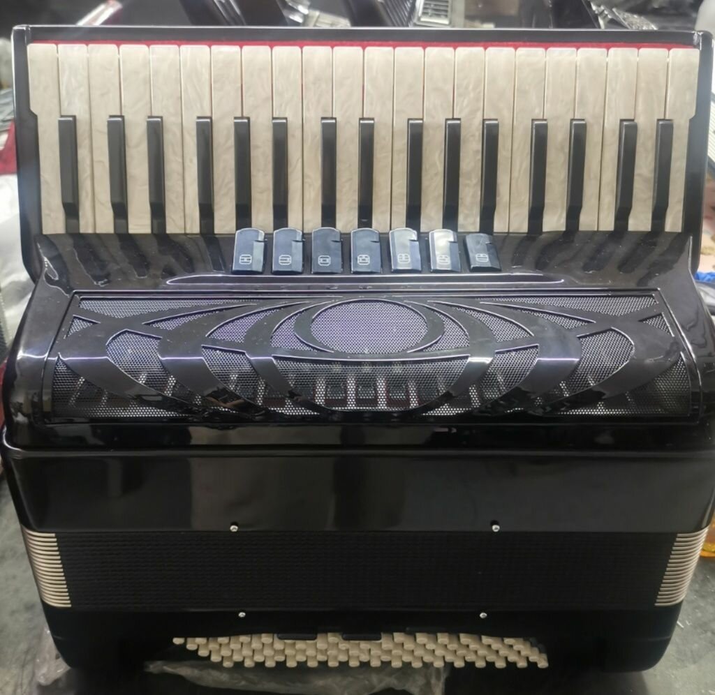 C80-3 Аккордеон 37х80-III-7, Aurora