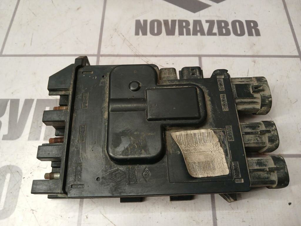 Блок предохранителей Renault Fluence 10-17