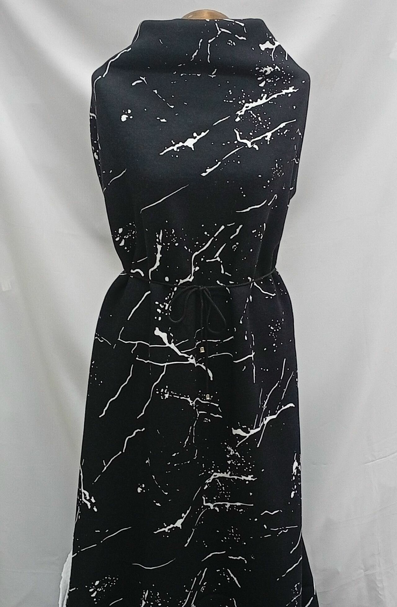 Трикотаж футер 3-х нитка с начесом "штрихи на черном", ткань для шитья, длина 100 см, ширина 180 см