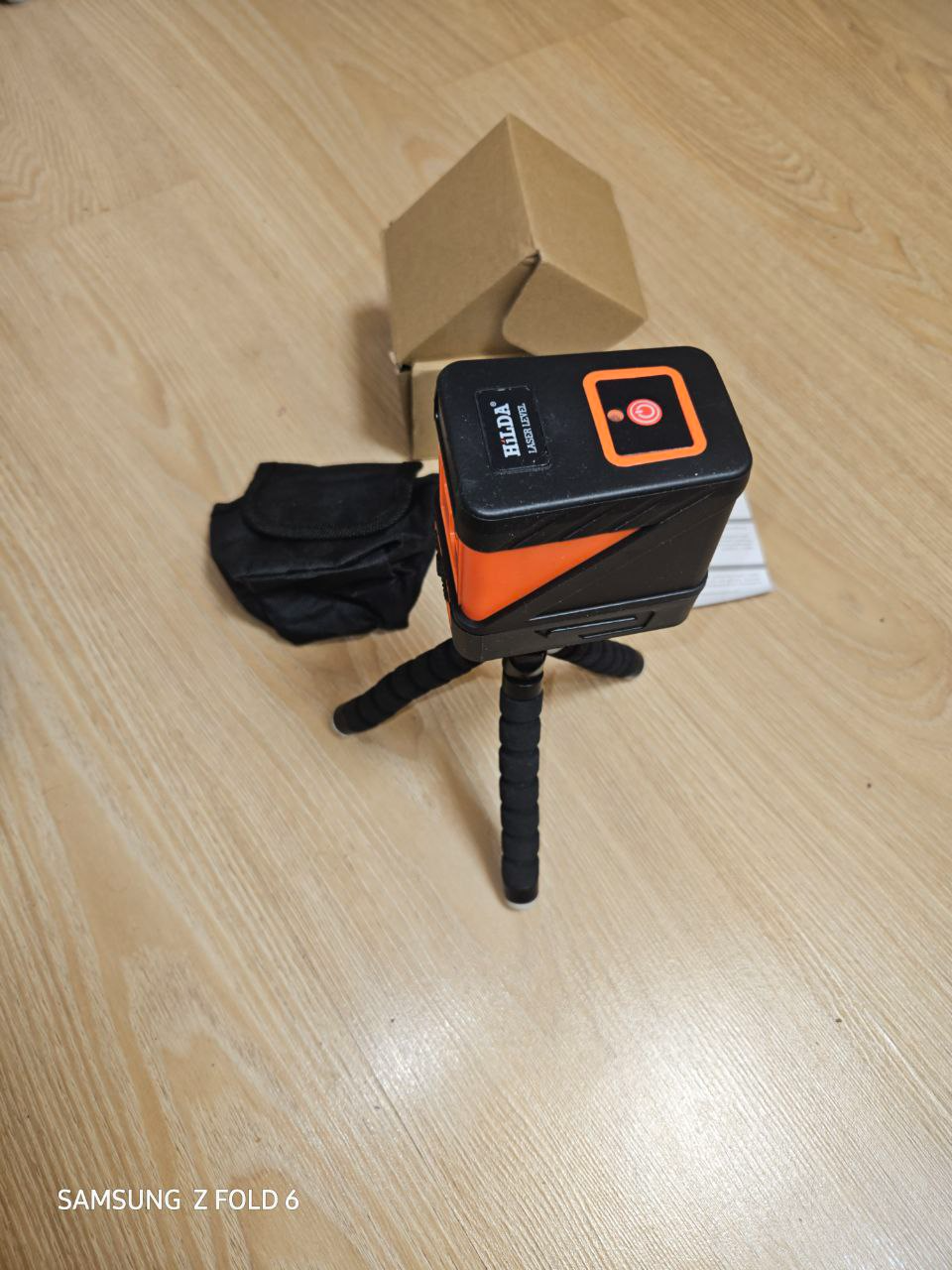 HILDA 2-линейный самовыравнивающийся лазерный уровень 2 зеленых луча с треногой и в чехле