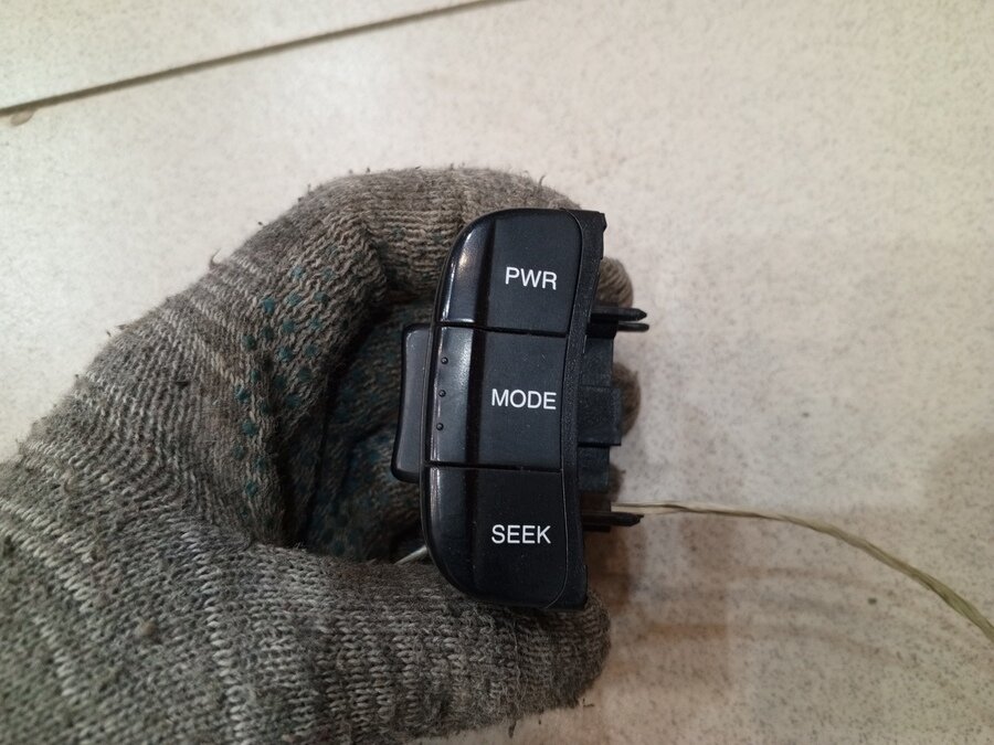 Переключатель подрулевой управления магнитолой от Chevrolet Aveo T250 2005-2011