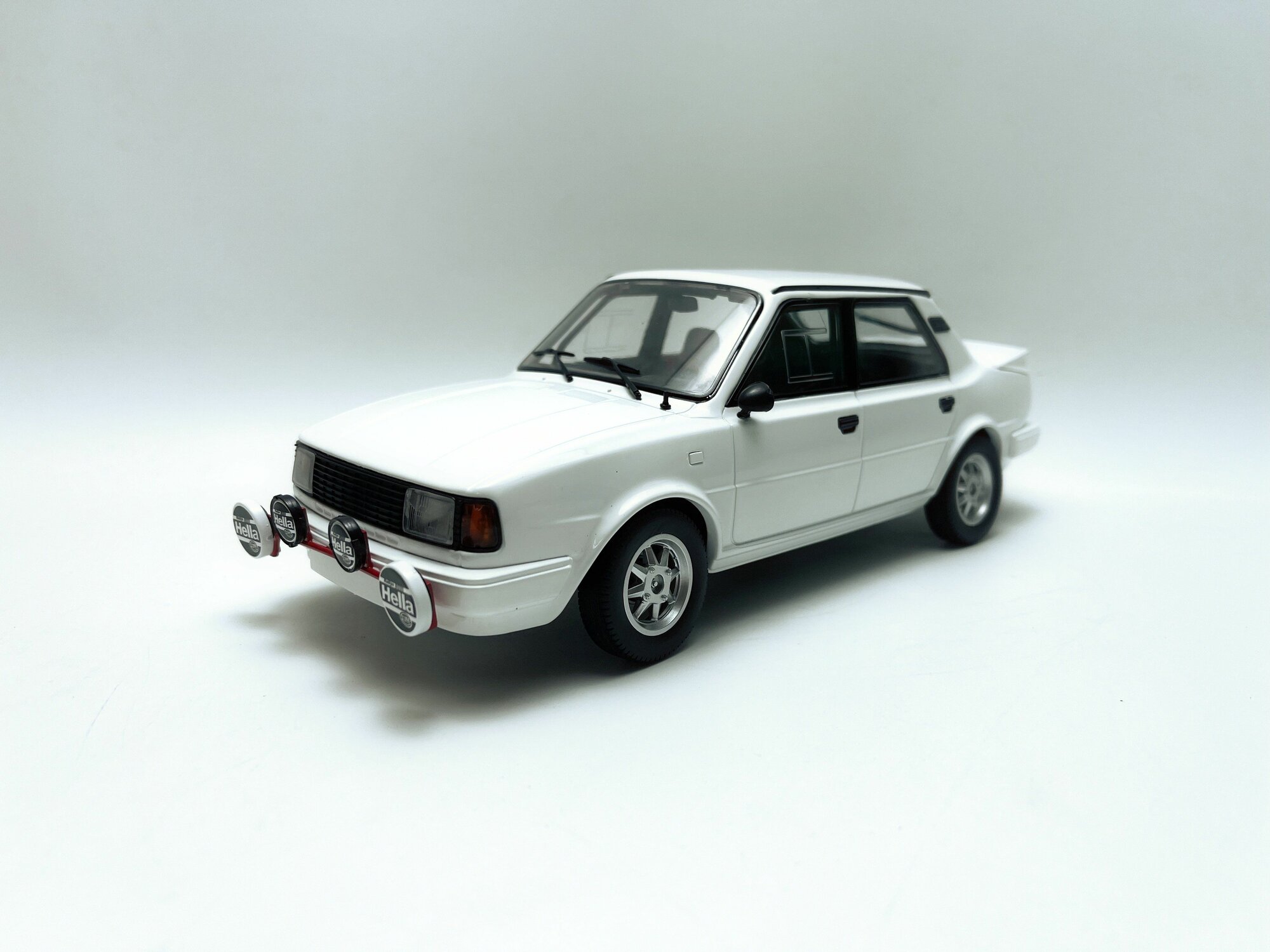 FOX18 Машина Skoda 130 LR в масштабе 1:18, ограниченная серия, литая модель