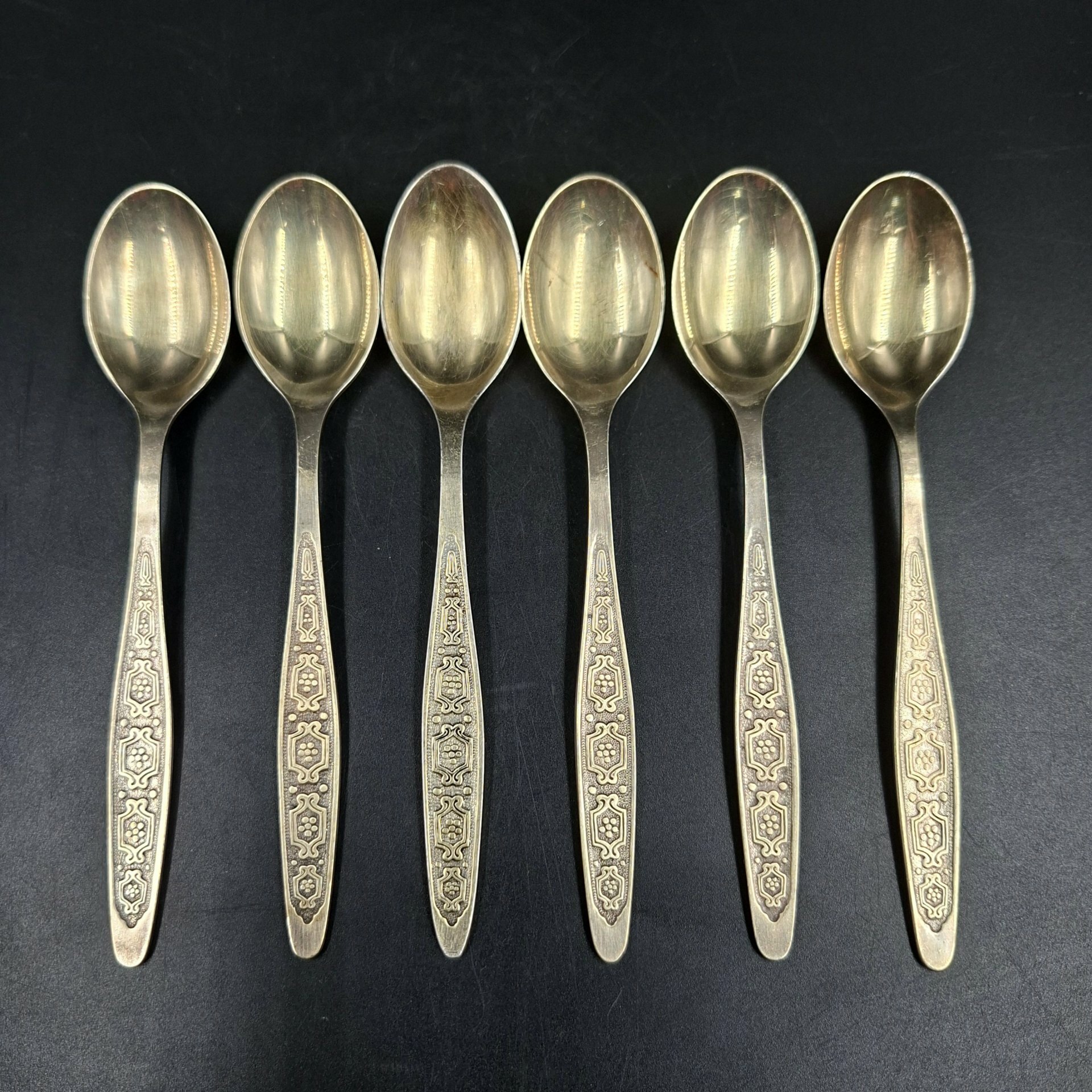 Набор из шести чайных ложек с орнаментальным декором, мНЦ (медь-никель-цинк)