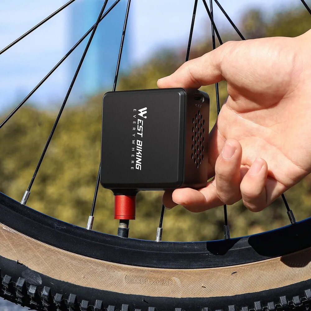 Портативный электрический насос WEST BIKING для накачивания шин, цифровой дисплей, черный — фото 1