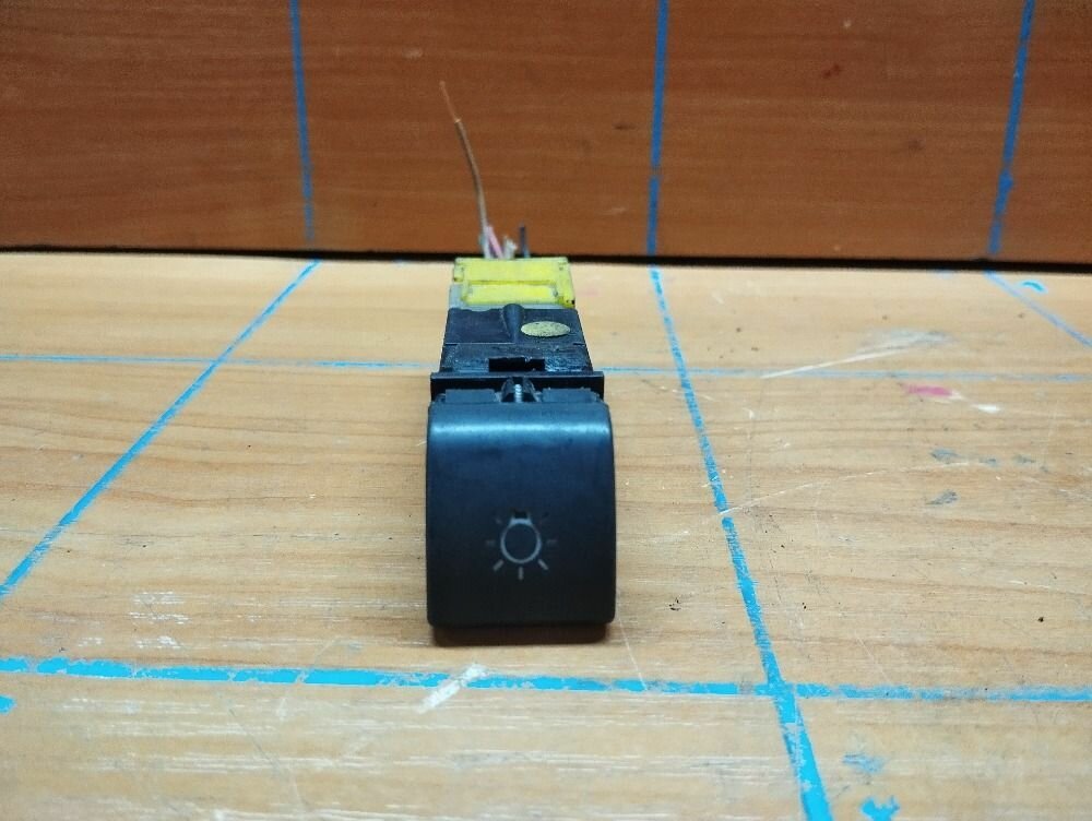 Кнопка габаритных огней Skoda Felicia Б/У с пробегом