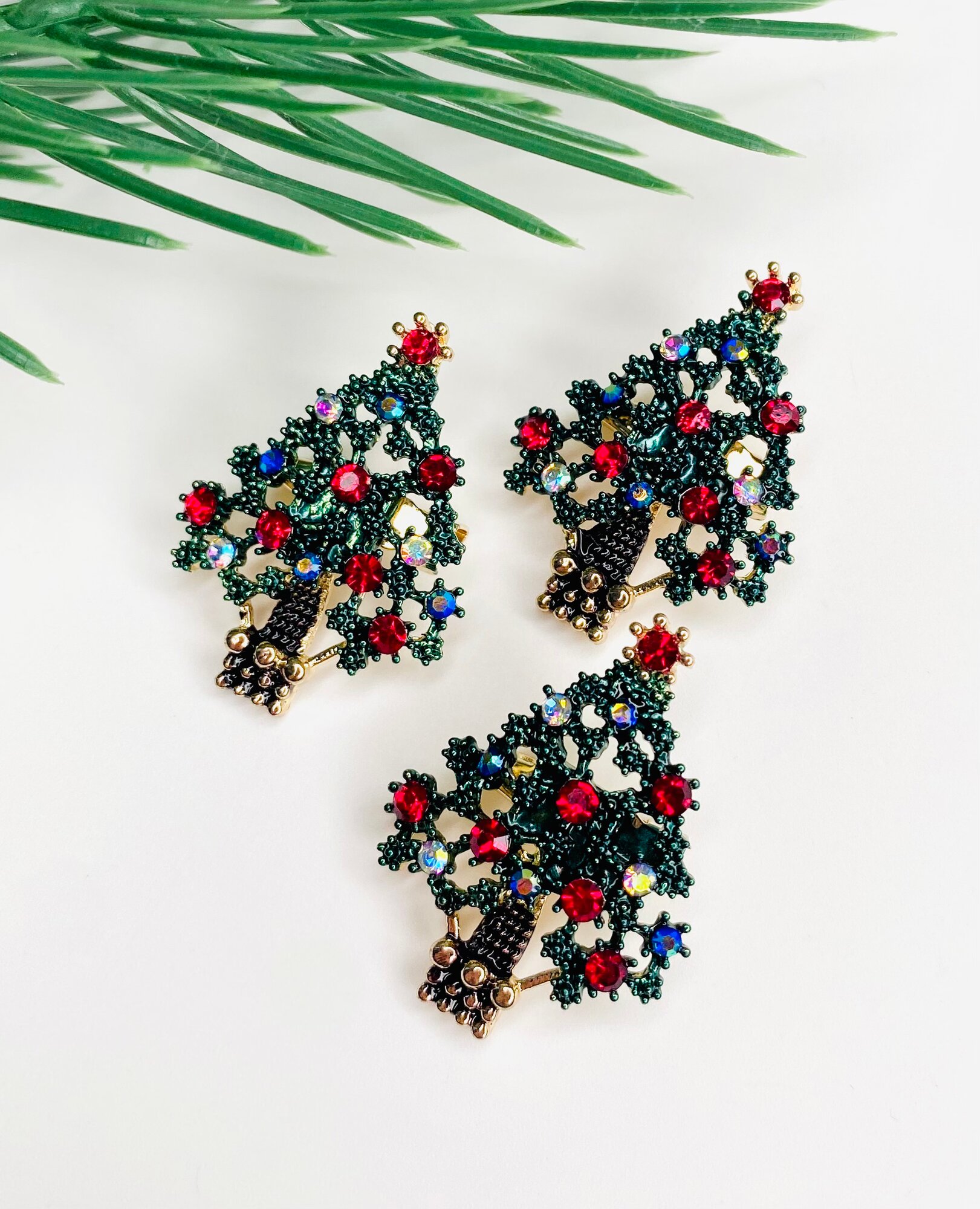 Комплект брошей