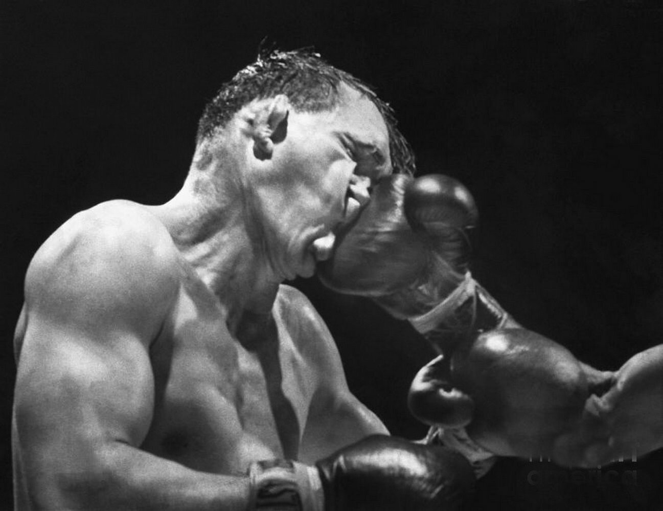 Плакат, постер момент удара в боксерском поединке на бумаге, размер 21х30см