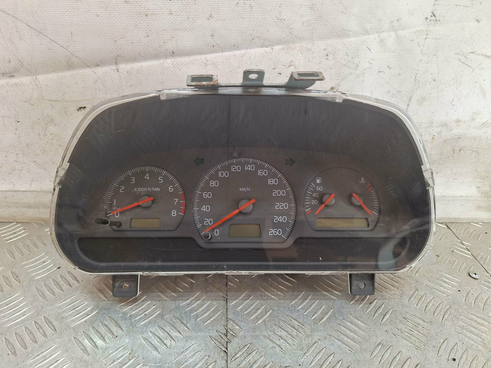 Панель приборов (щиток) Volvo V40 рест. 2000 30857579