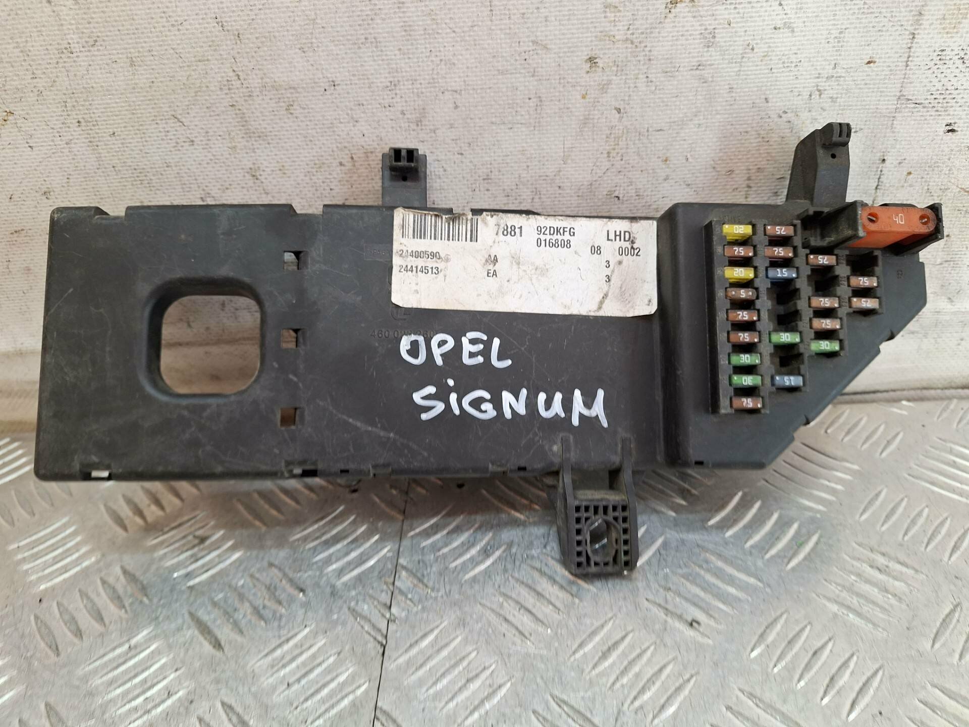 Блок предохранителей Opel Signum C 2003 24400590