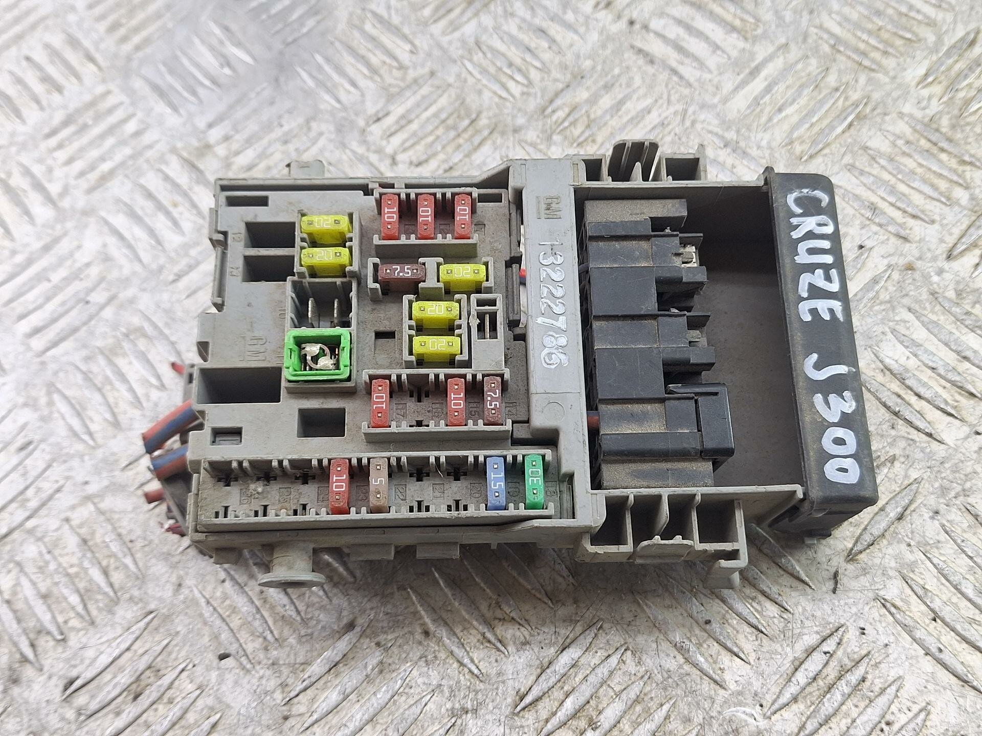 Блок предохранителей Chevrolet Cruze (2008 - 2012) 13222786