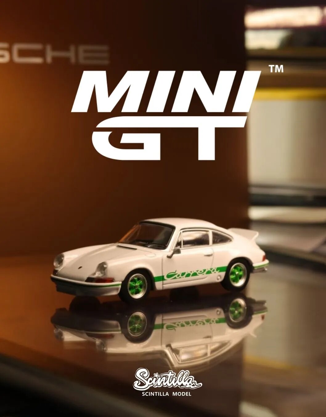Машинка MINI GT 1/64 #805 Porsche 911 Carrera RS 2.7 Grand Prix White with Green Livery Alloy Car Model Collection Gift