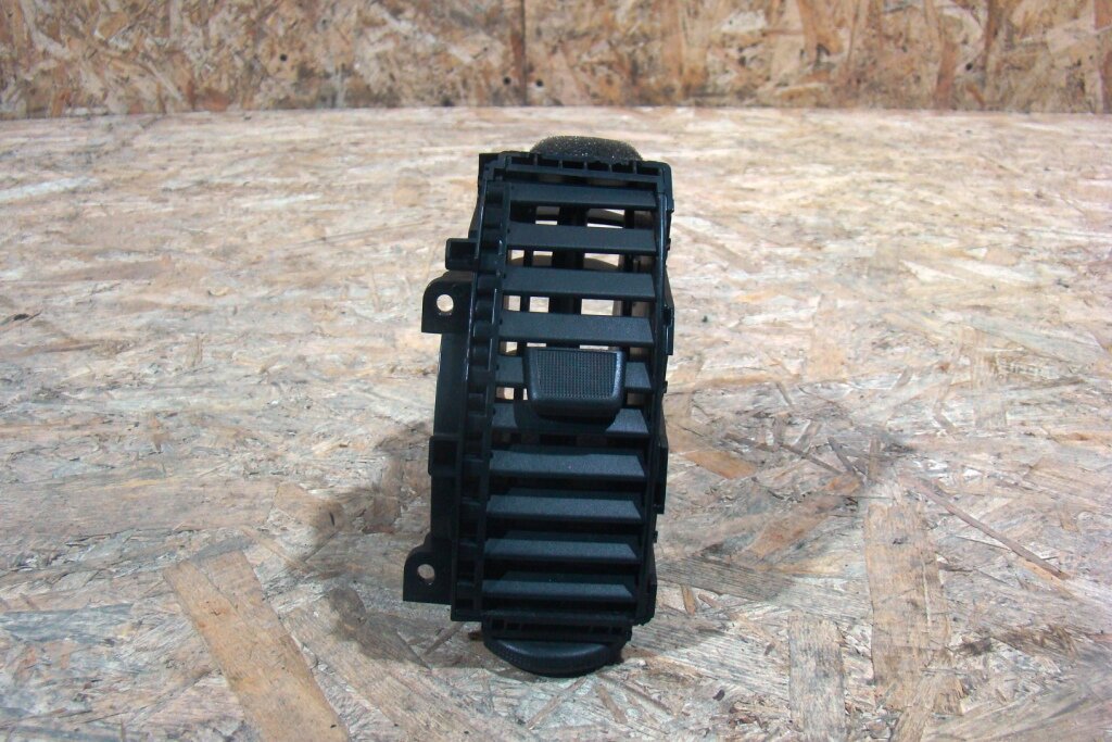 Note E11 Дефлектор воздушный центральный правый 687509U00A