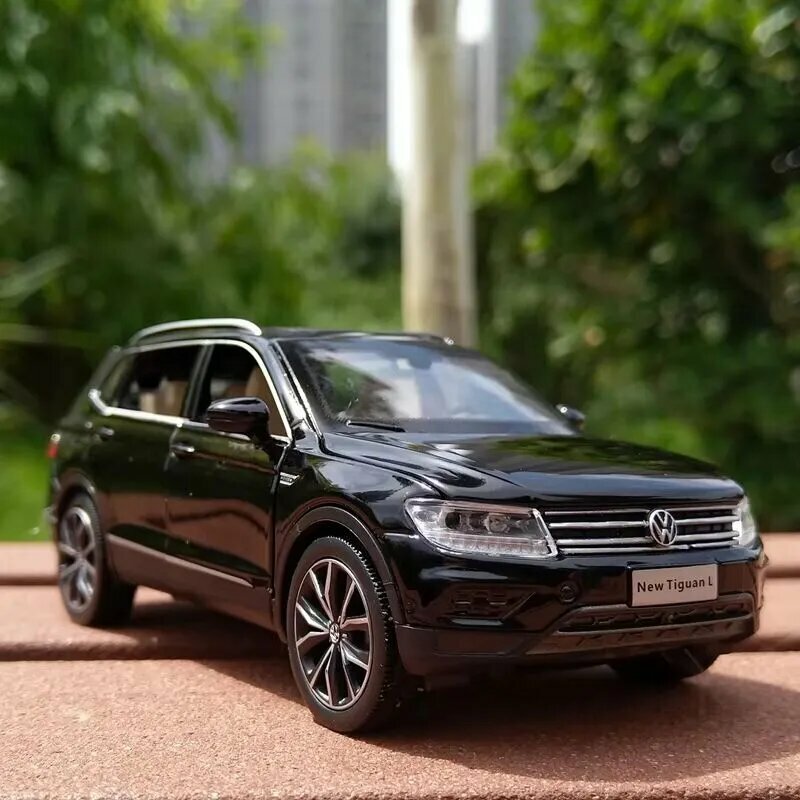 Машинка инерционная Volkswagen Tiguan металлическая модель 1:32 Volkswagen Tiguan , со светом и звуком